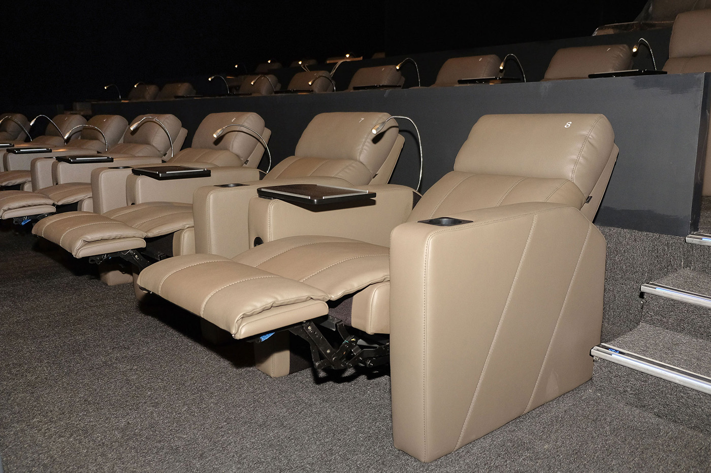 Director’s Club Reclining Chairs – PELIKULA MANIA