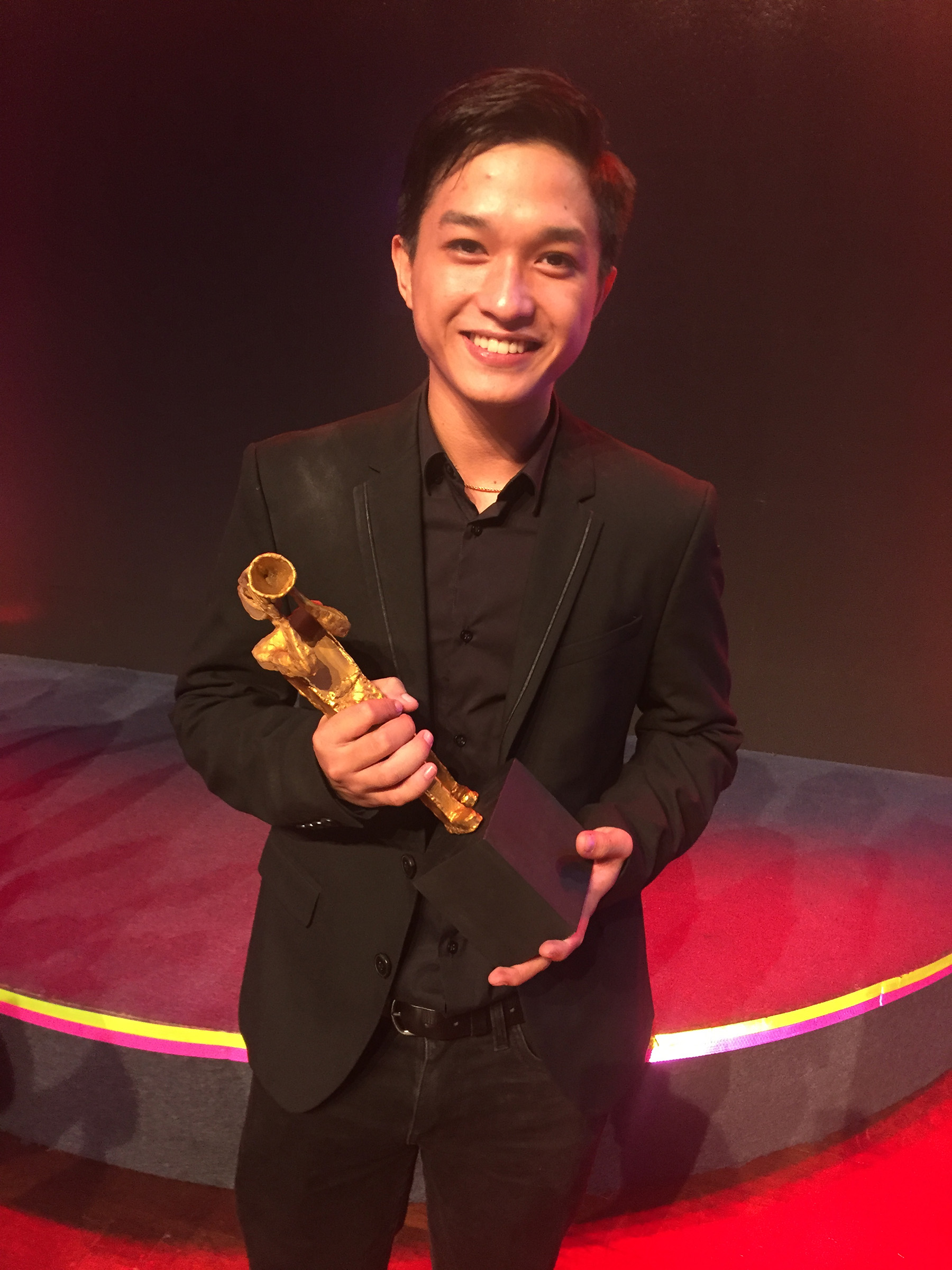 Gold Aceron wins Best Actor for ‘Metamorphosis’ at the 2019 Cinema One ...